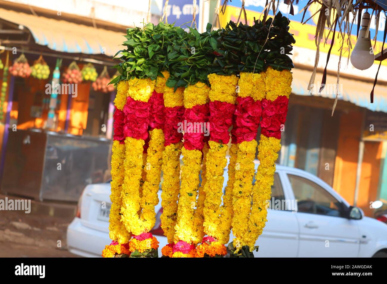 Chain hanging flower hi-res stock photography and images - Alamy