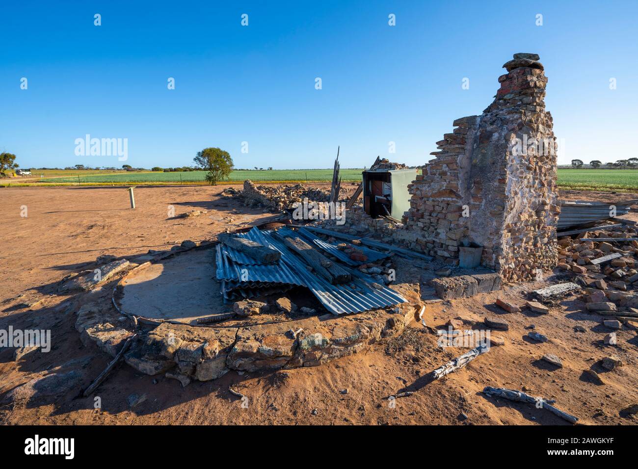 Crumbling ruins of the historic Pergandes Homestead near Bencubbin ...