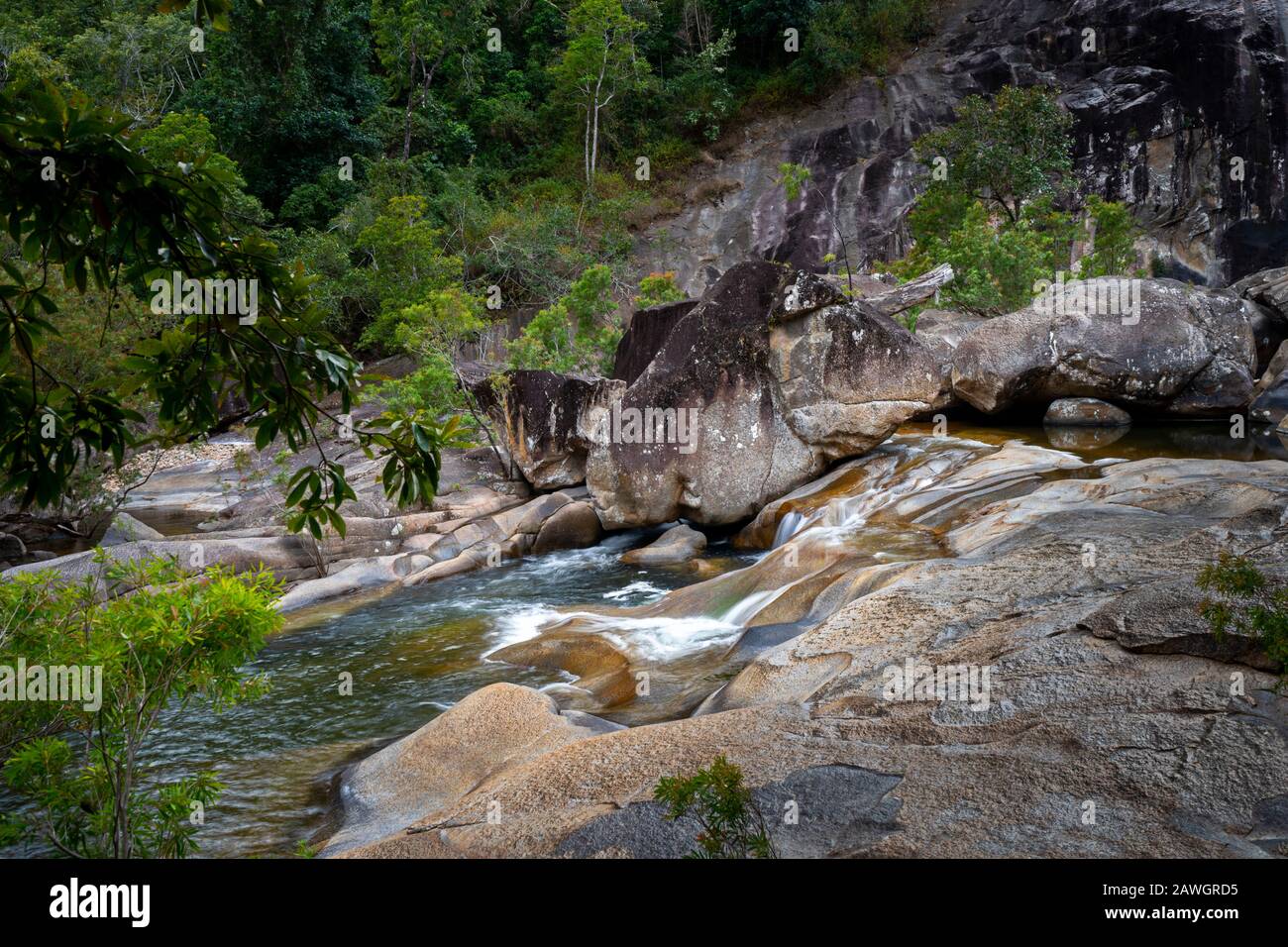 Water cascading over boulders in Murray River Below Murray Falls ...