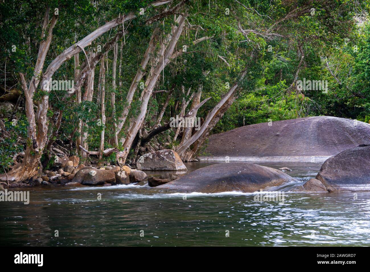 Water cascading over boulders in Murray River Below Murray Falls ...