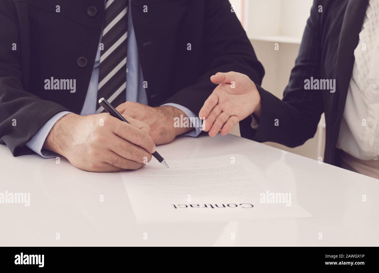 Contract agreements hi-res stock photography and images - Alamy