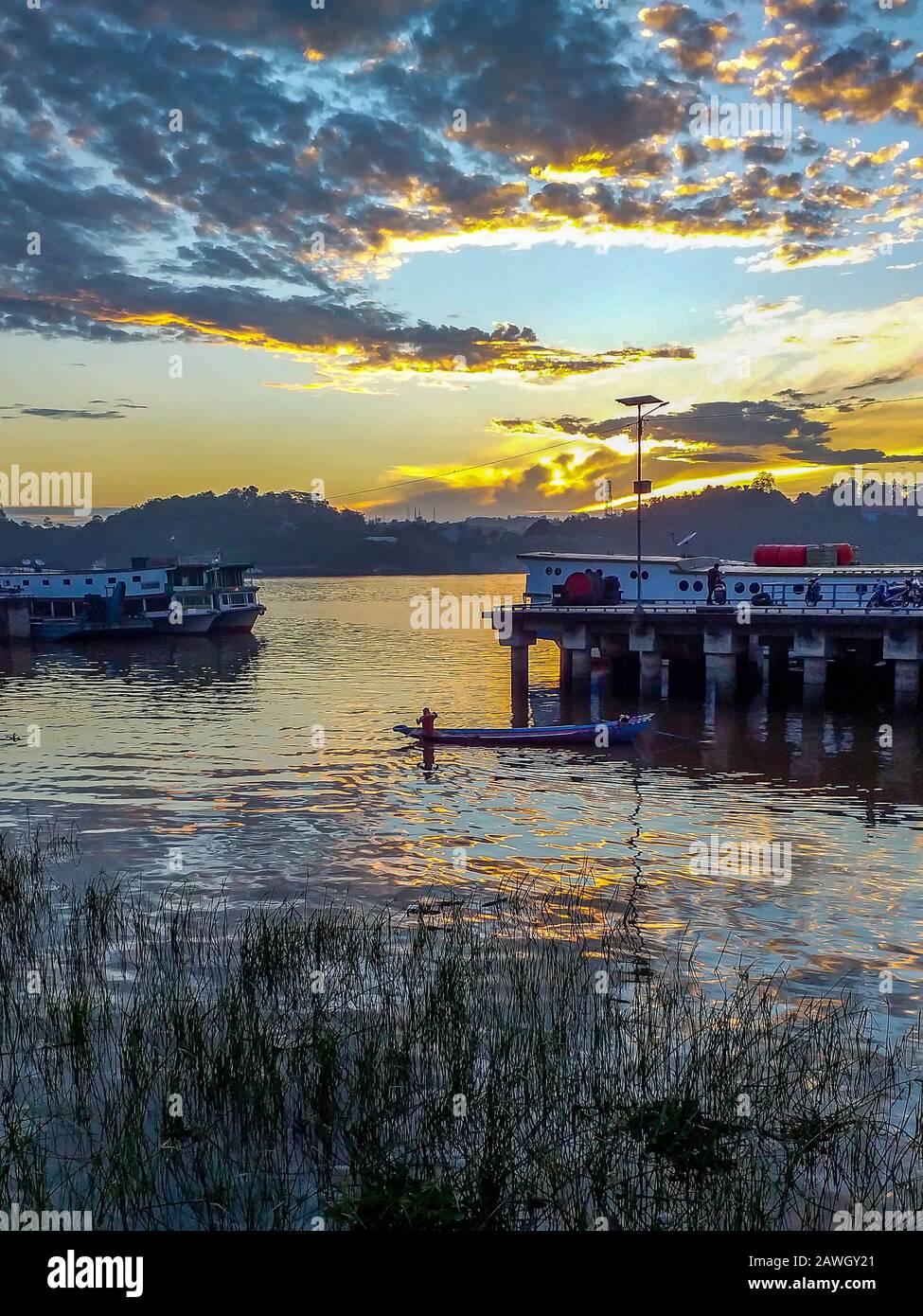 River mahakam hi-res stock photography and images - Alamy