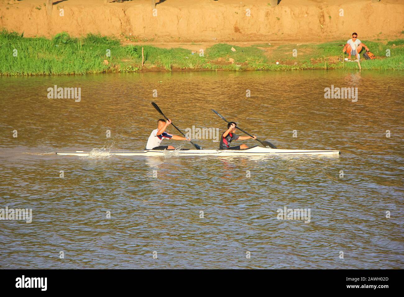 Chiangmai, Thailand -June 11 2014: Canoe and Kayak in Ping River Stock ...