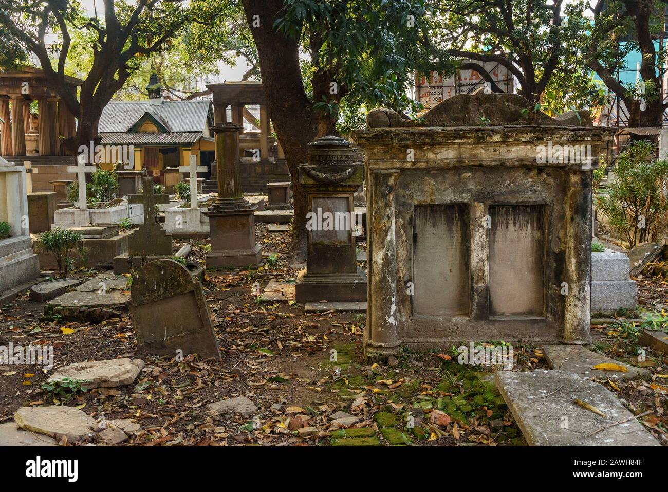 Lower Circular Road Cemetery or General Episcopal Cemetery in Kolkata ...