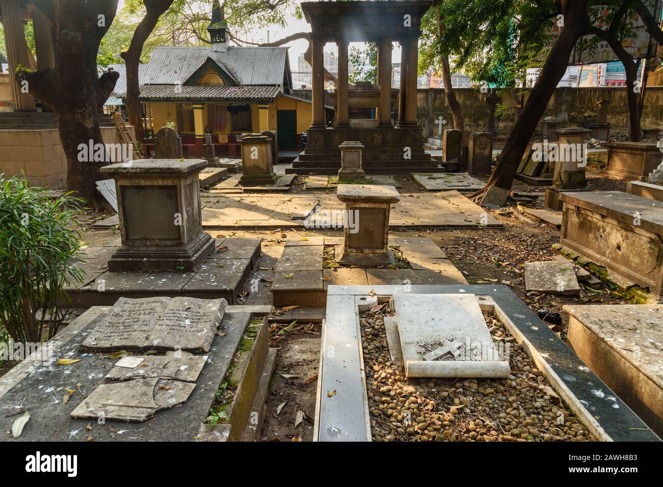 Lower Circular Road Cemetery or General Episcopal Cemetery in Kolkata ...