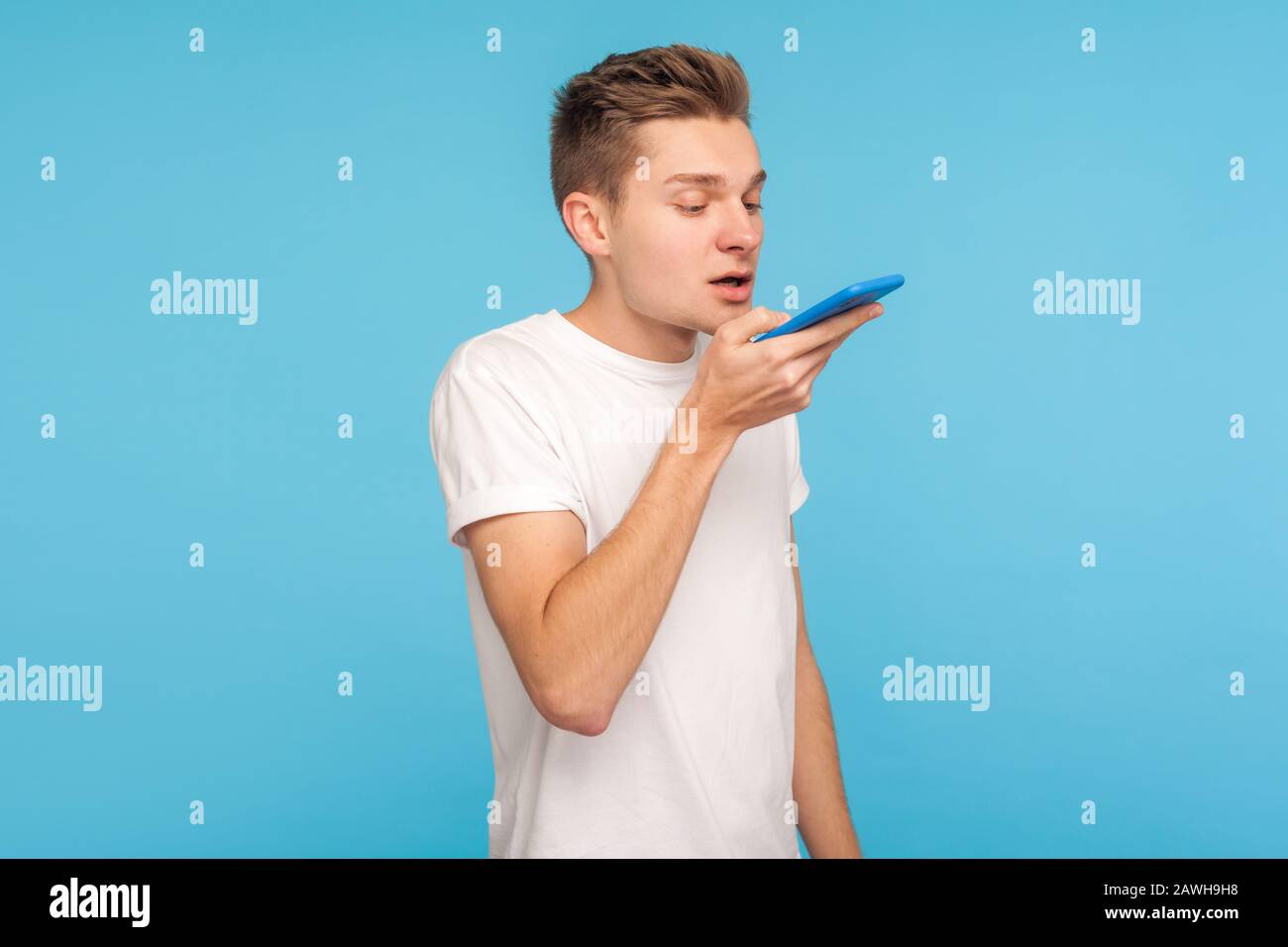 Smart speaker ai hi-res stock photography and images - Alamy