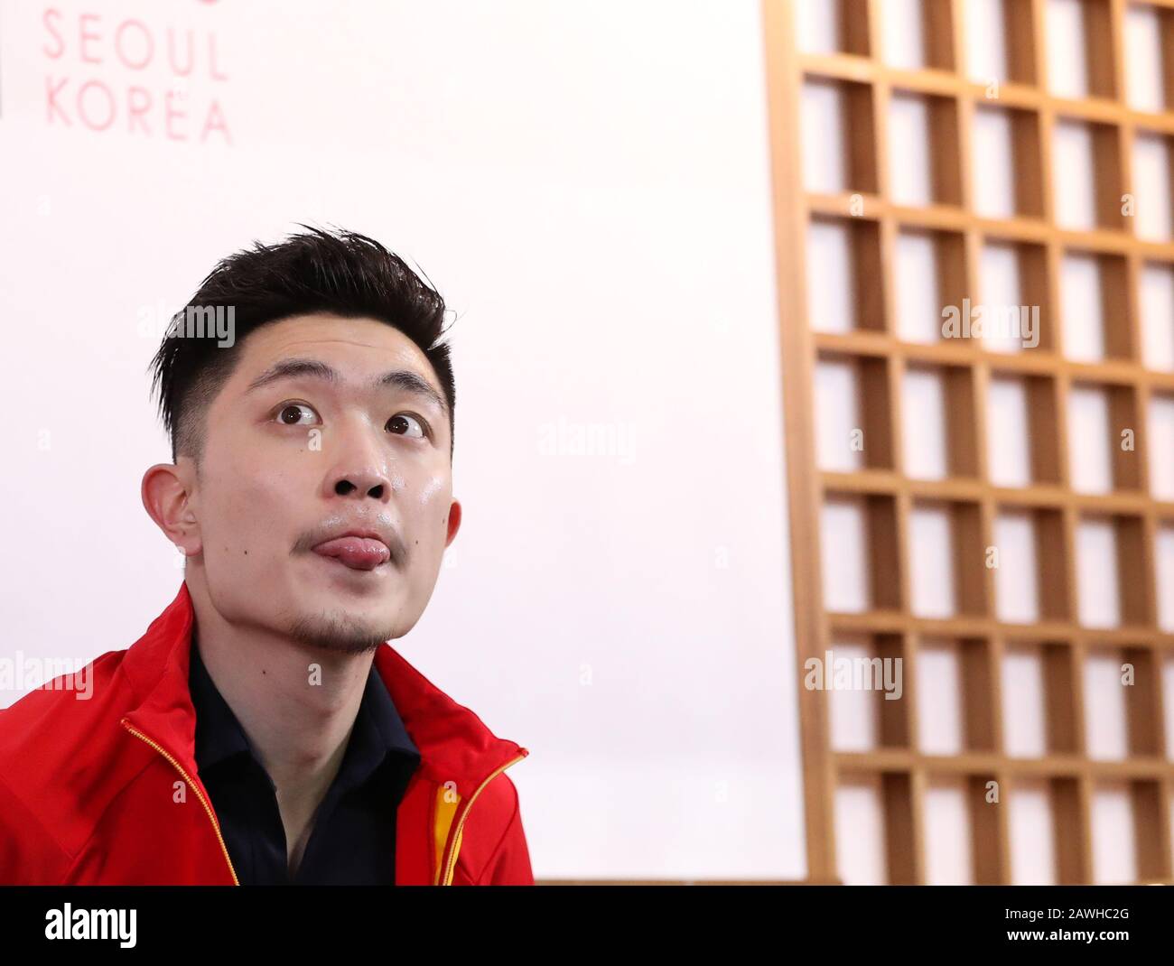 Seoul, South Korea. 9th Feb, 2020. Yan Han of China reacts after the ...
