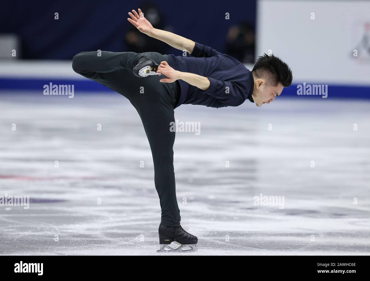 Seoul, South Korea. 9th Feb, 2020. Yan Han of China performs during the ...