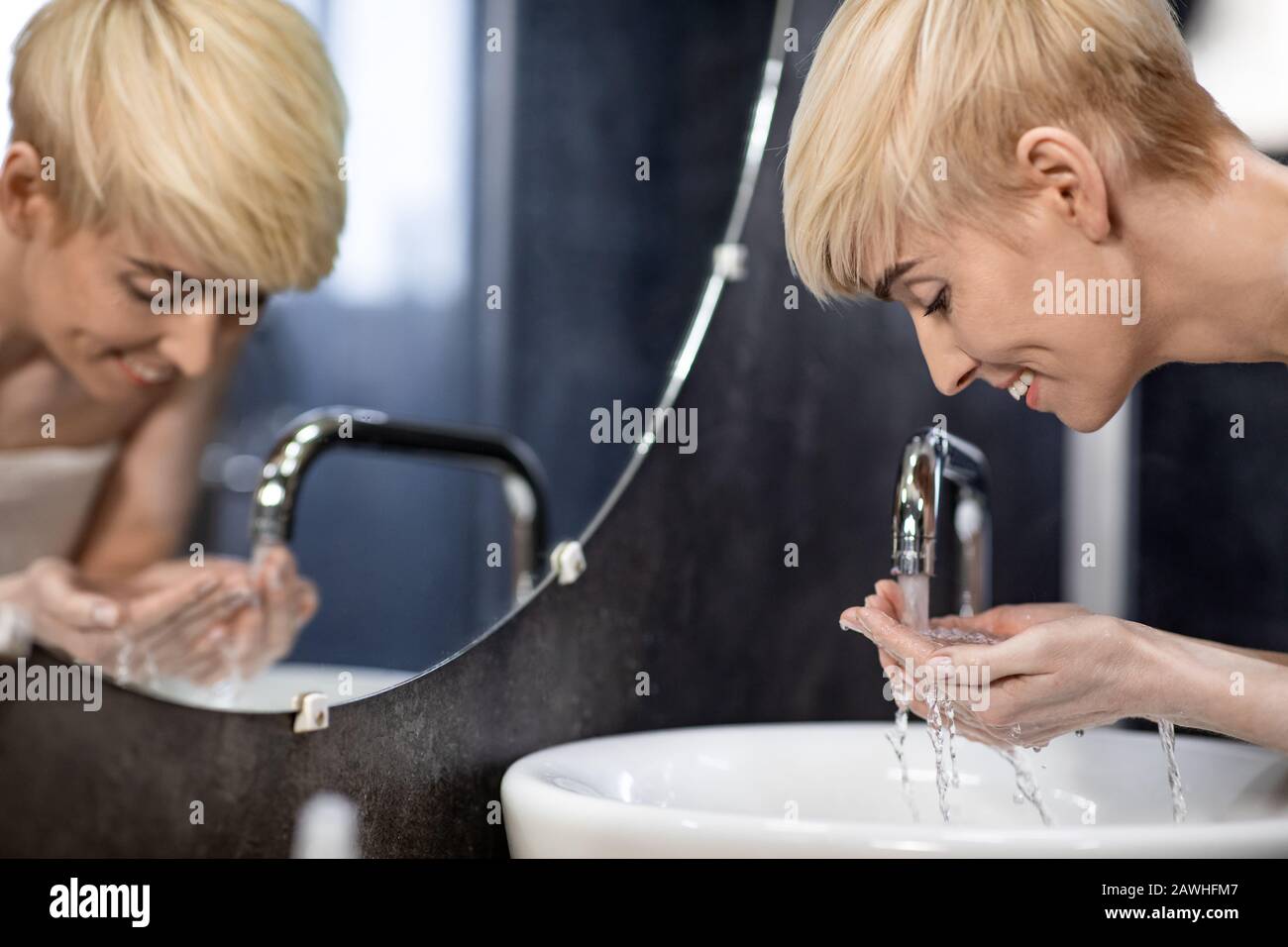 Lady washing face hi-res stock photography and images - Alamy