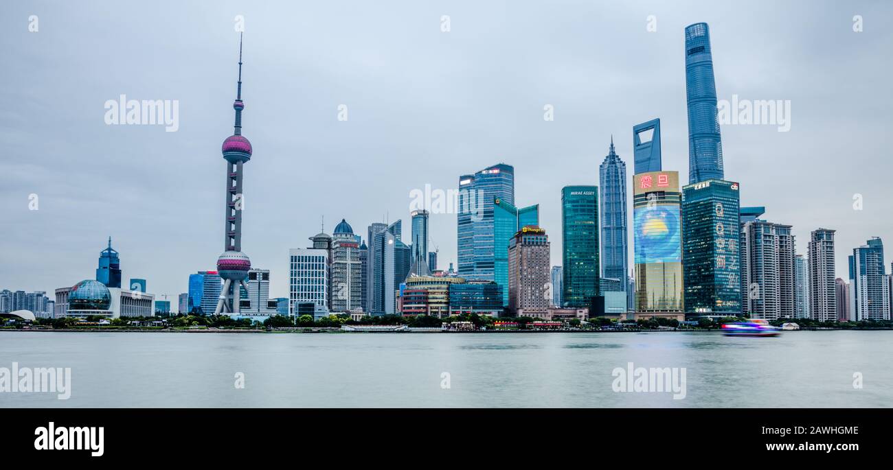 Skyscrapers and shanghai cbd hi-res stock photography and images - Alamy