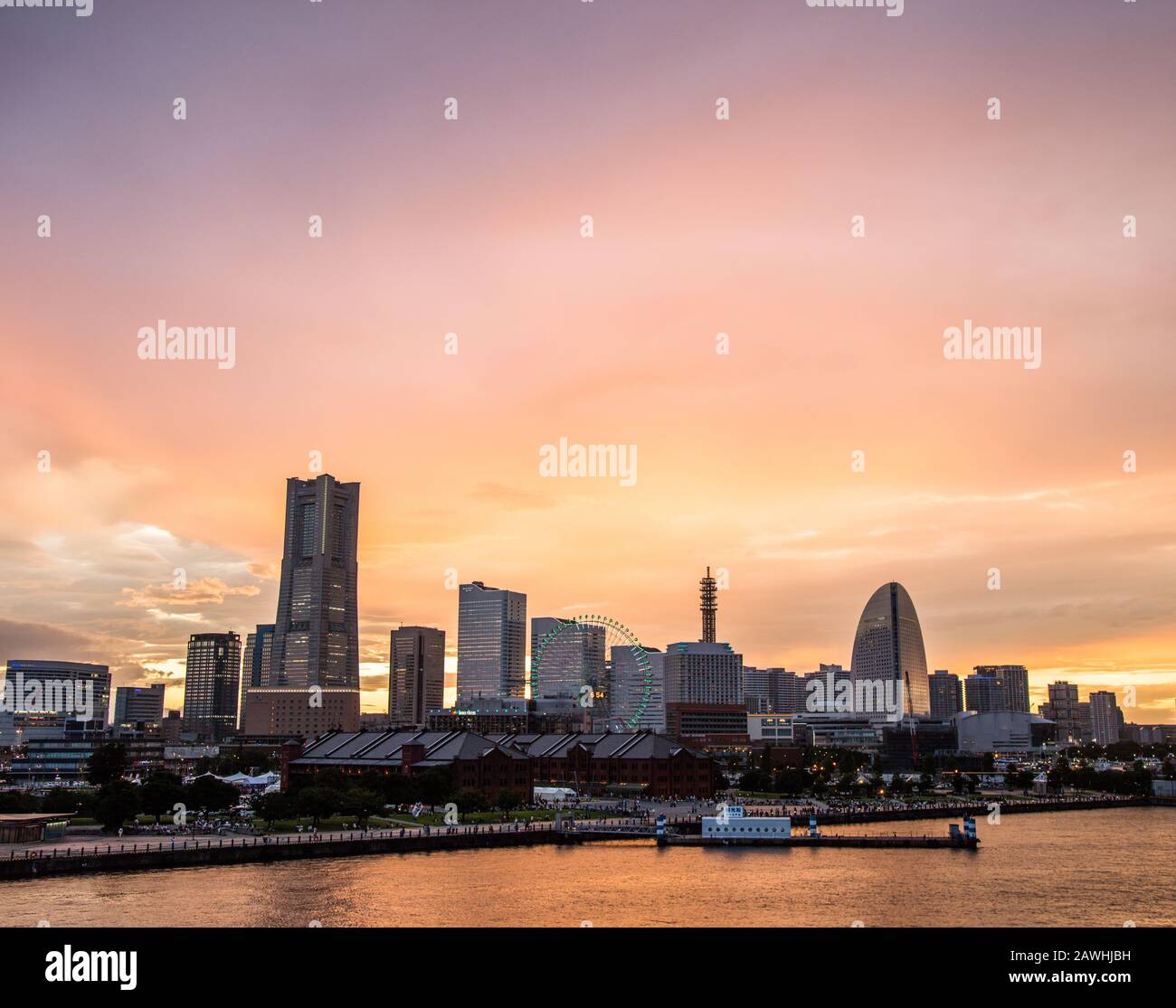 Downtown yokohama hi-res stock photography and images - Alamy