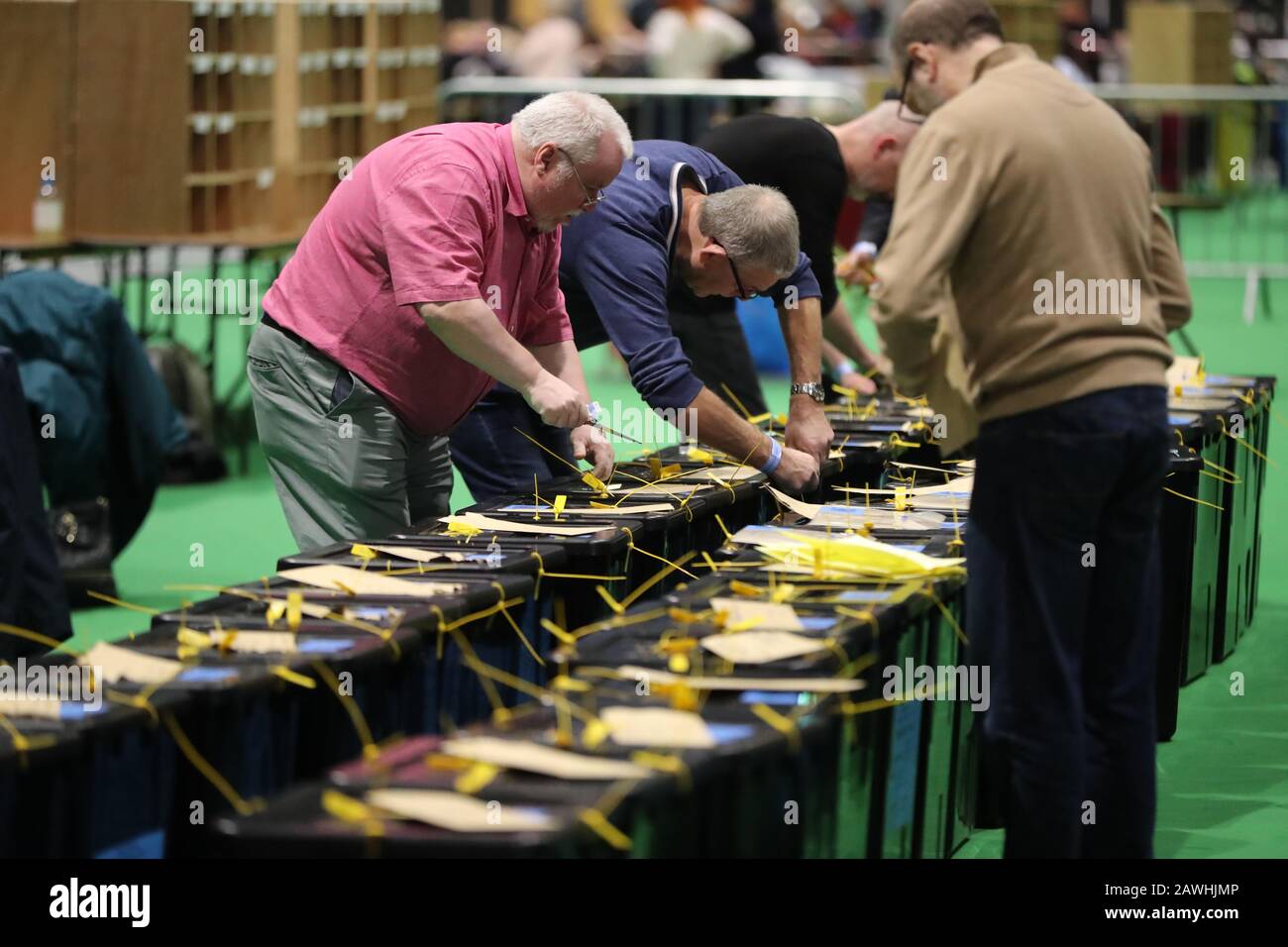 Start irish general election count hi-res stock photography and images ...