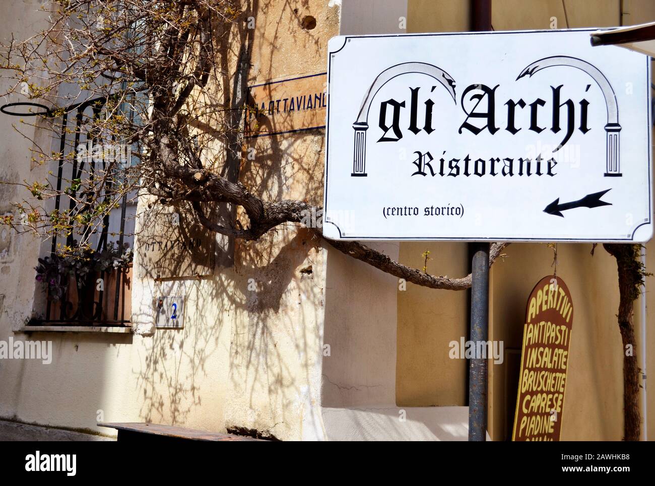 Italian restaurant, sign on the street Stock Photo - Alamy