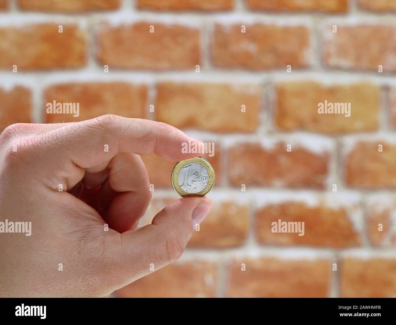 Coin money between fingers hi-res stock photography and images - Alamy
