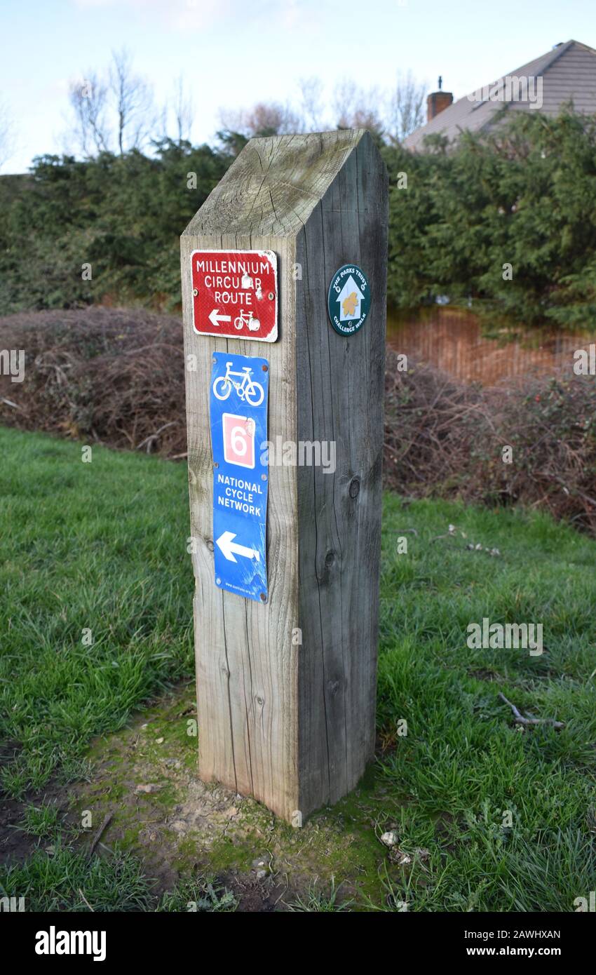 Cycle signpost hi-res stock photography and images - Alamy