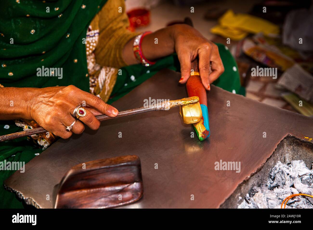 Lac bangles hi-res stock photography and images - Alamy