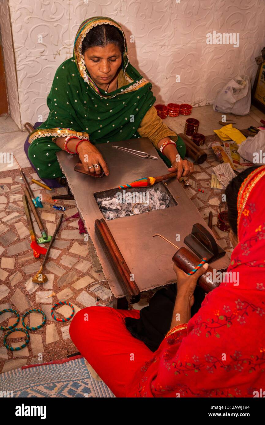India, Rajasthan, Shekhawati, Nawalgarh, mother and daughter making ...