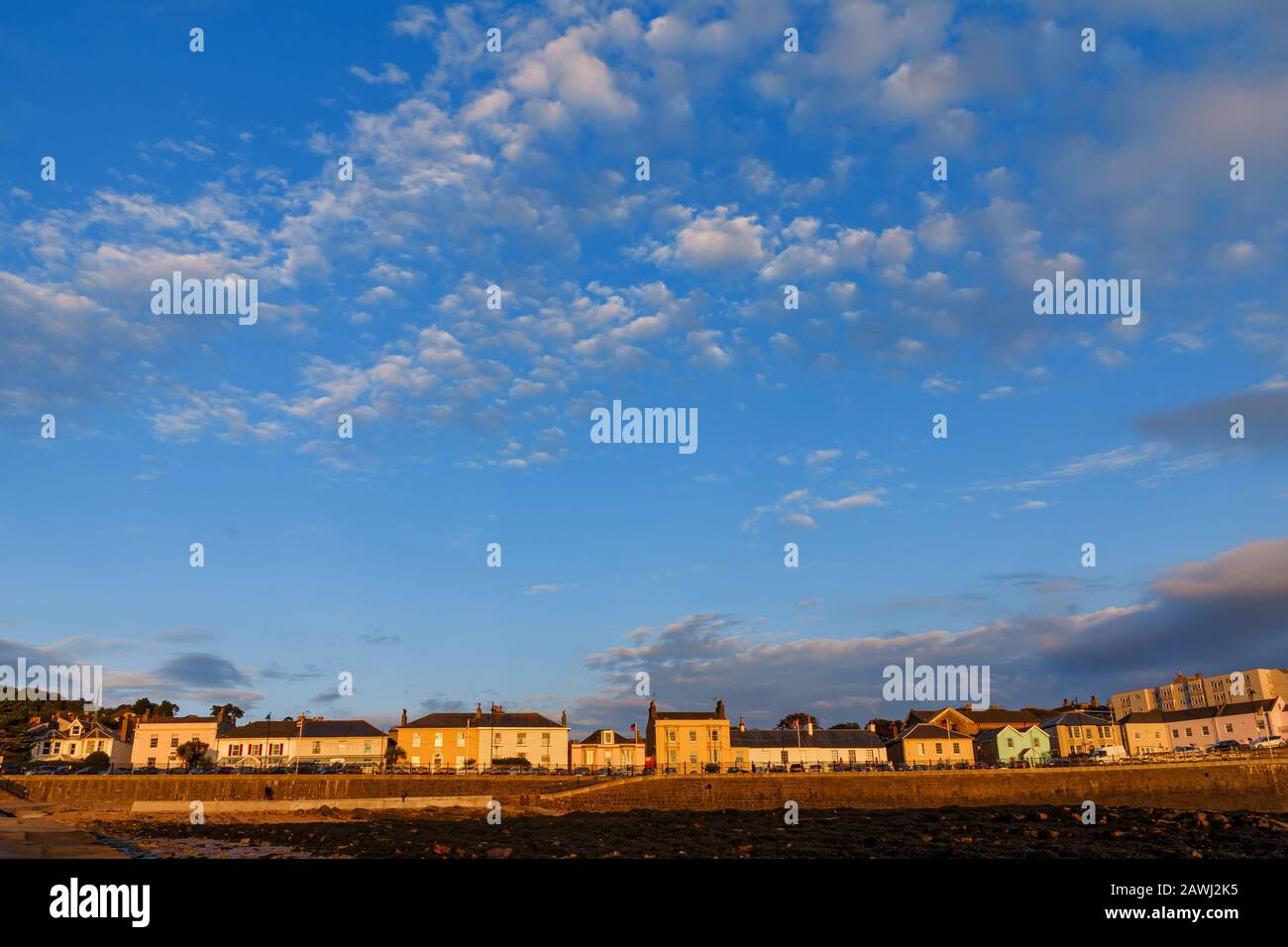 Clevedon Seafront with blue sky overhead Stock Photo - Alamy