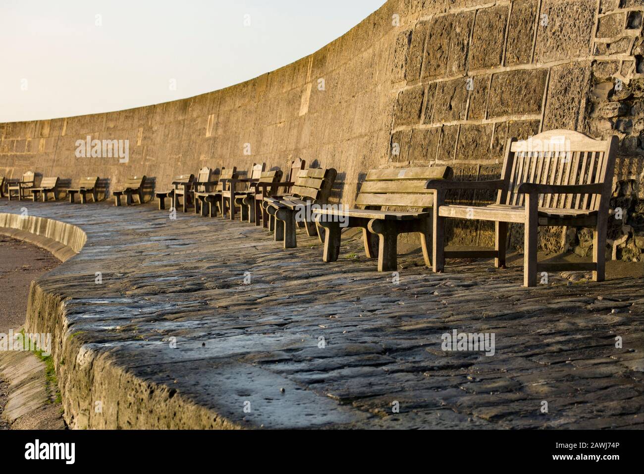 Memorial benches hi-res stock photography and images - Alamy