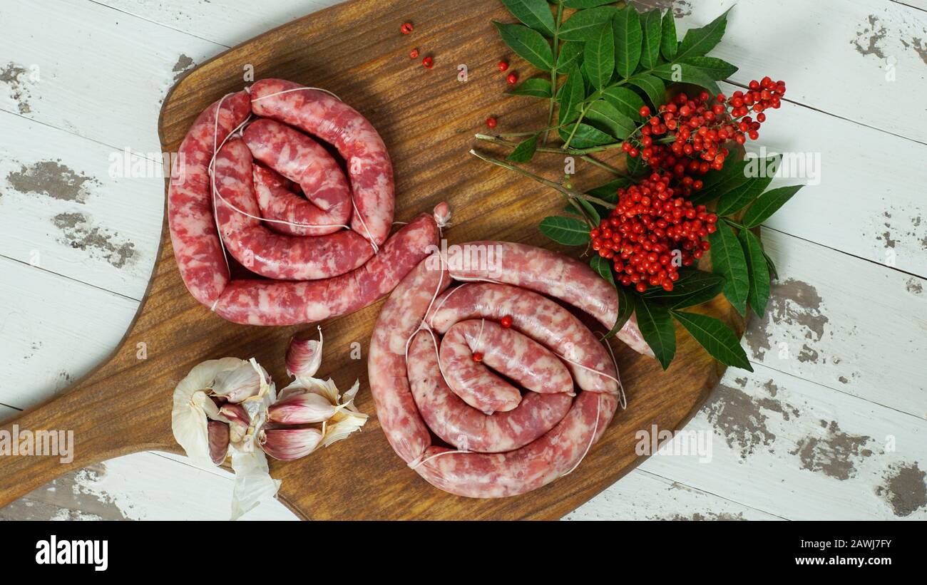 spanish longaniza es un embutido largo originario de España, raw beef ...