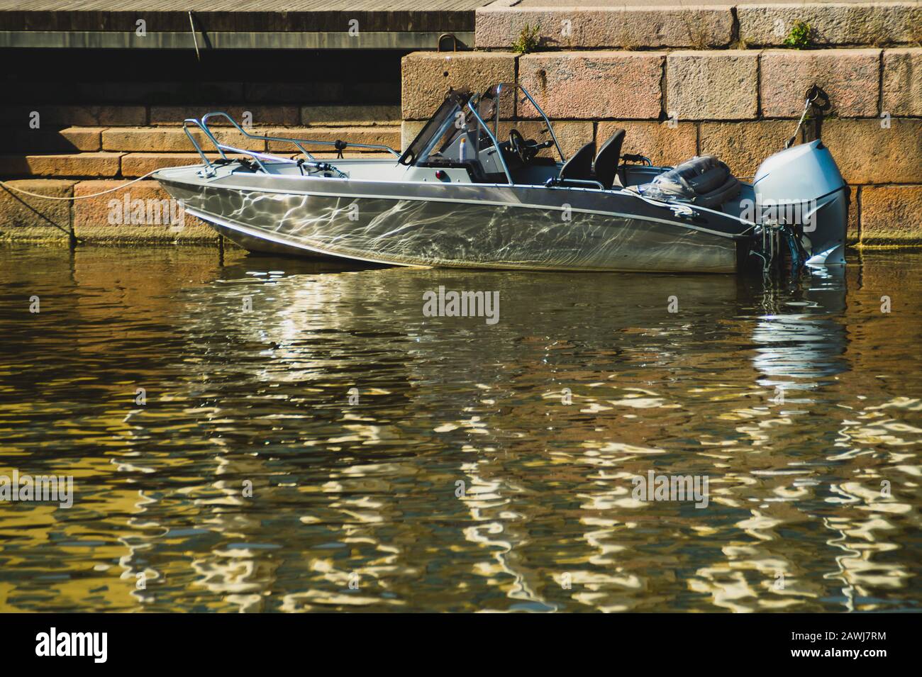 Floating beam hi-res stock photography and images - Alamy