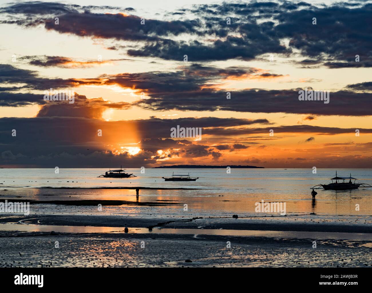 Sunrise above Pacific ocean in Bohol, Philippines Stock Photo - Alamy