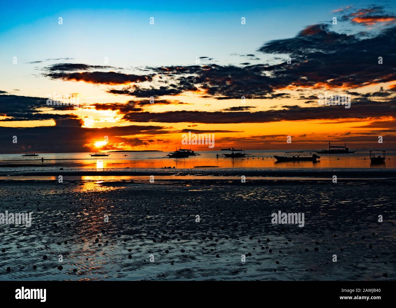 Sunrise above Pacific ocean in Bohol, Philippines Stock Photo - Alamy