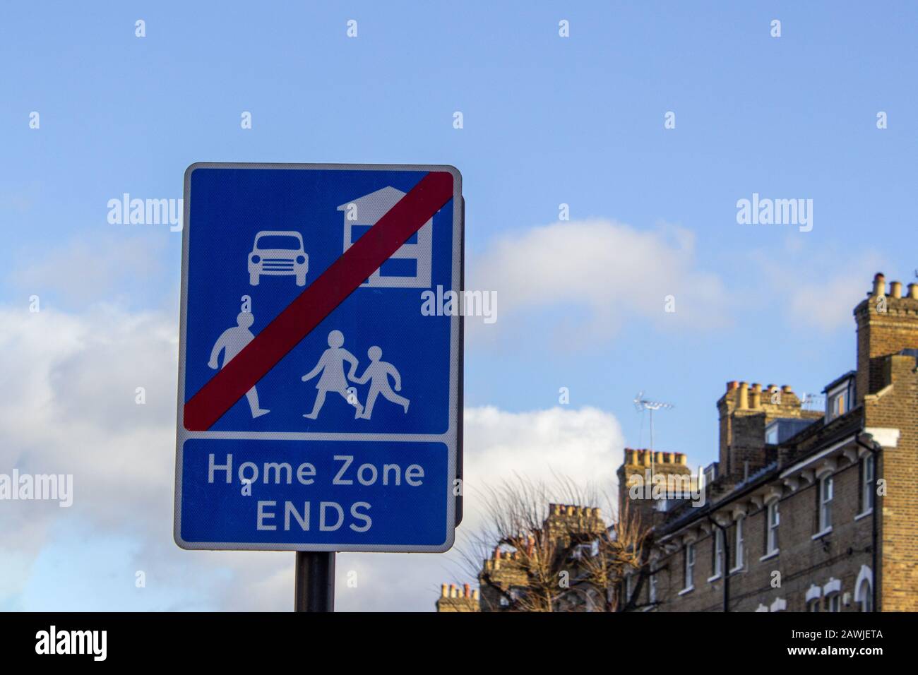 Home zone traffic sign hi-res stock photography and images - Alamy