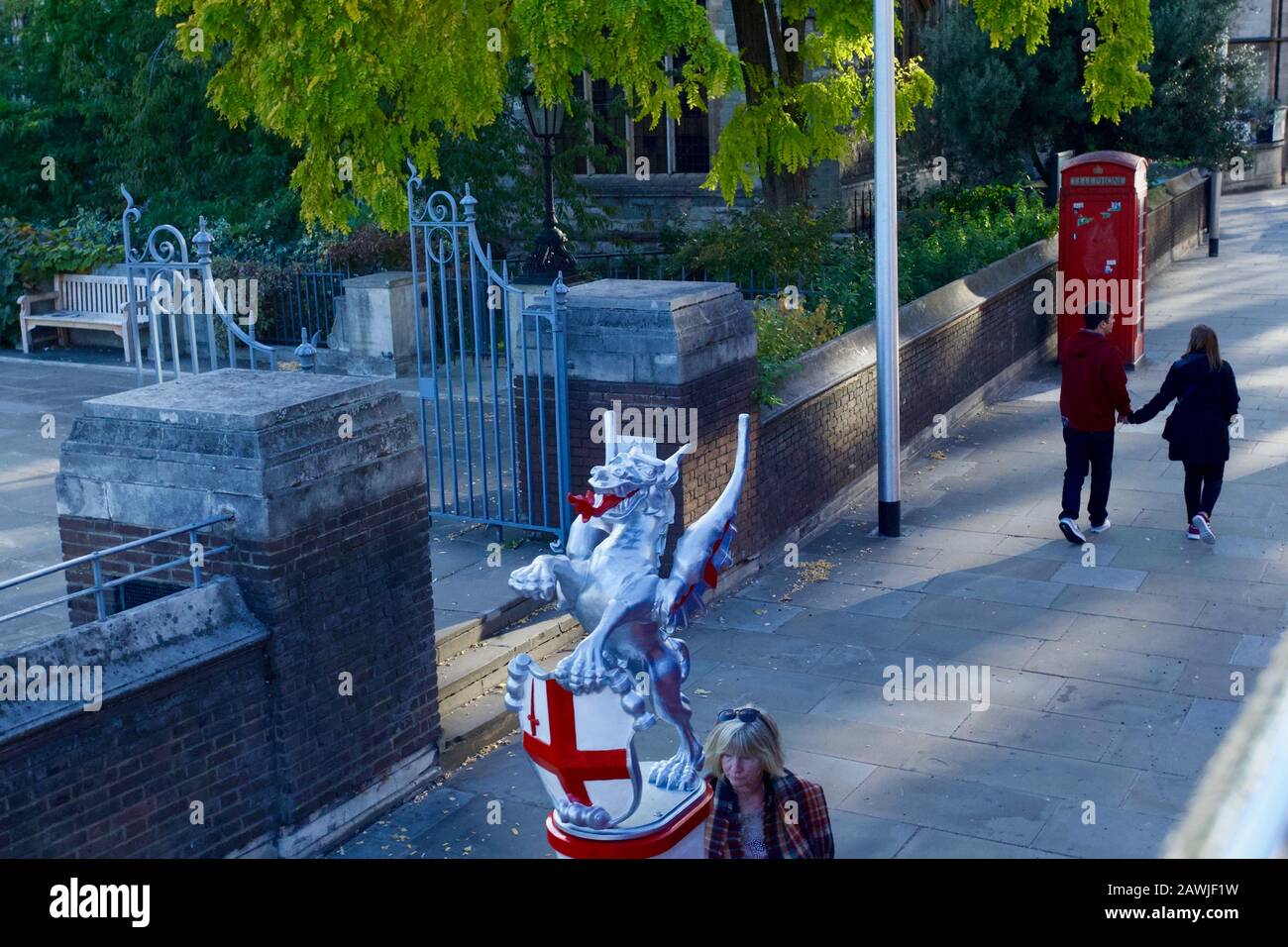 City of london dragon statue hi-res stock photography and images - Alamy