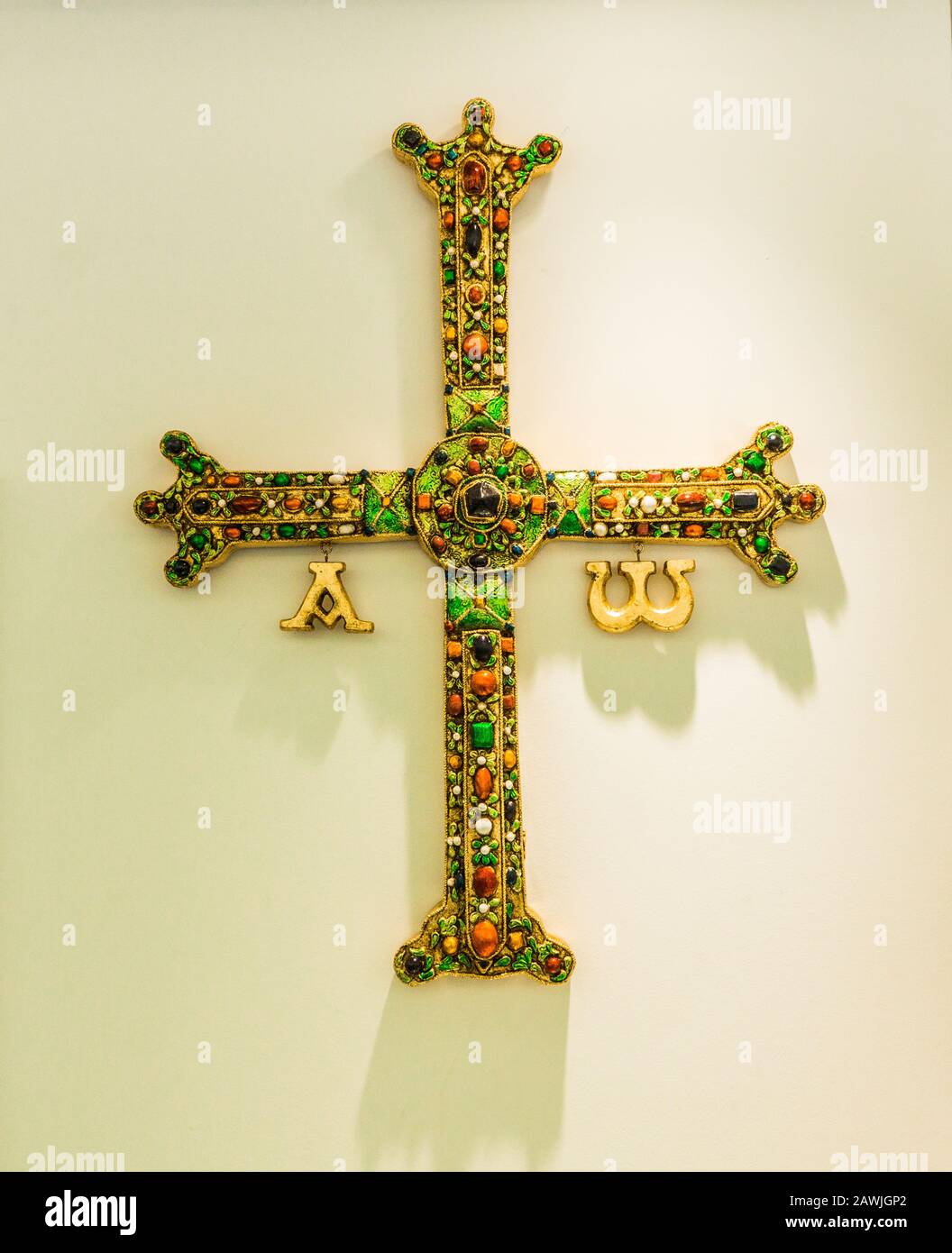 Gold craftsmanship hi-res stock photography and images - Alamy