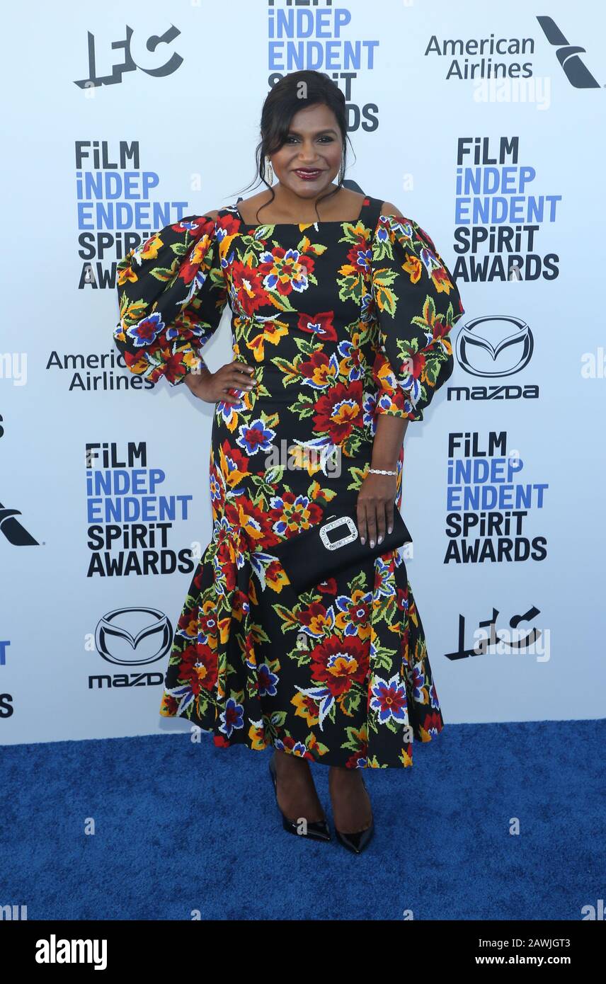 Mindy kaling 2020 hi-res stock photography and images - Alamy