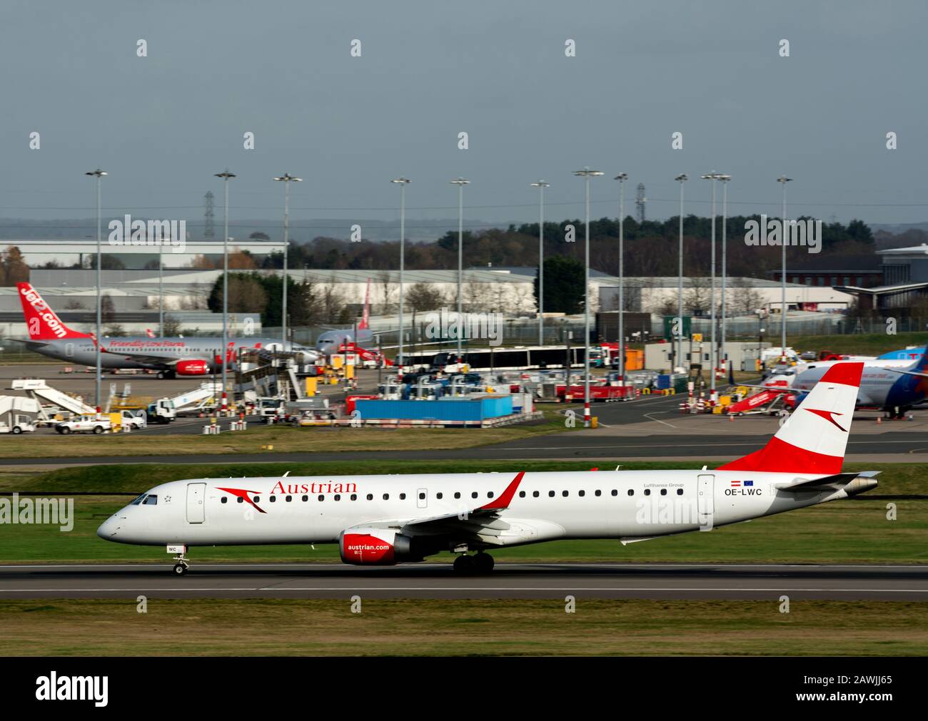 Aircraft of austrian airlines hi-res stock photography and images - Alamy