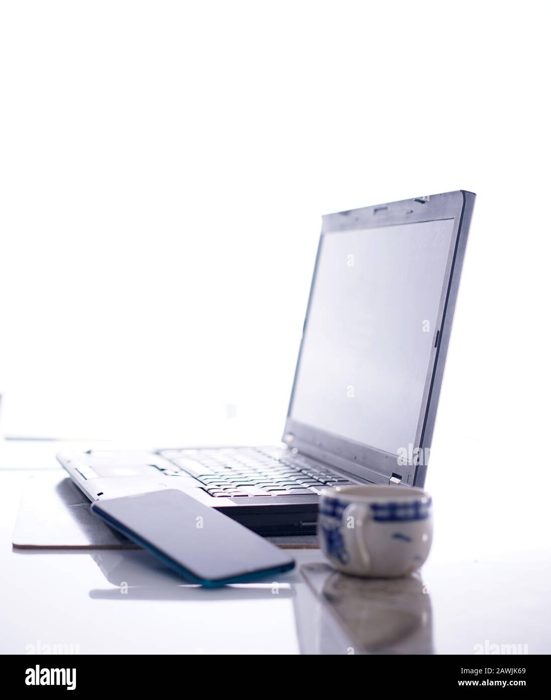 Black laptop screen cup hi-res stock photography and images - Alamy