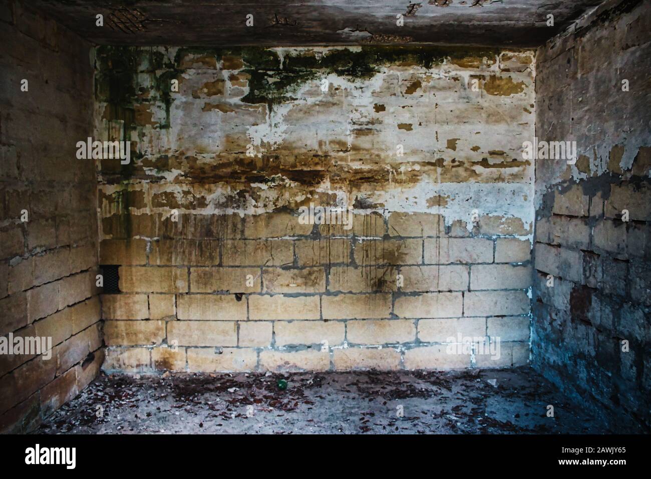 Grungy dirty square box room with exposed brick walls Stock Photo - Alamy