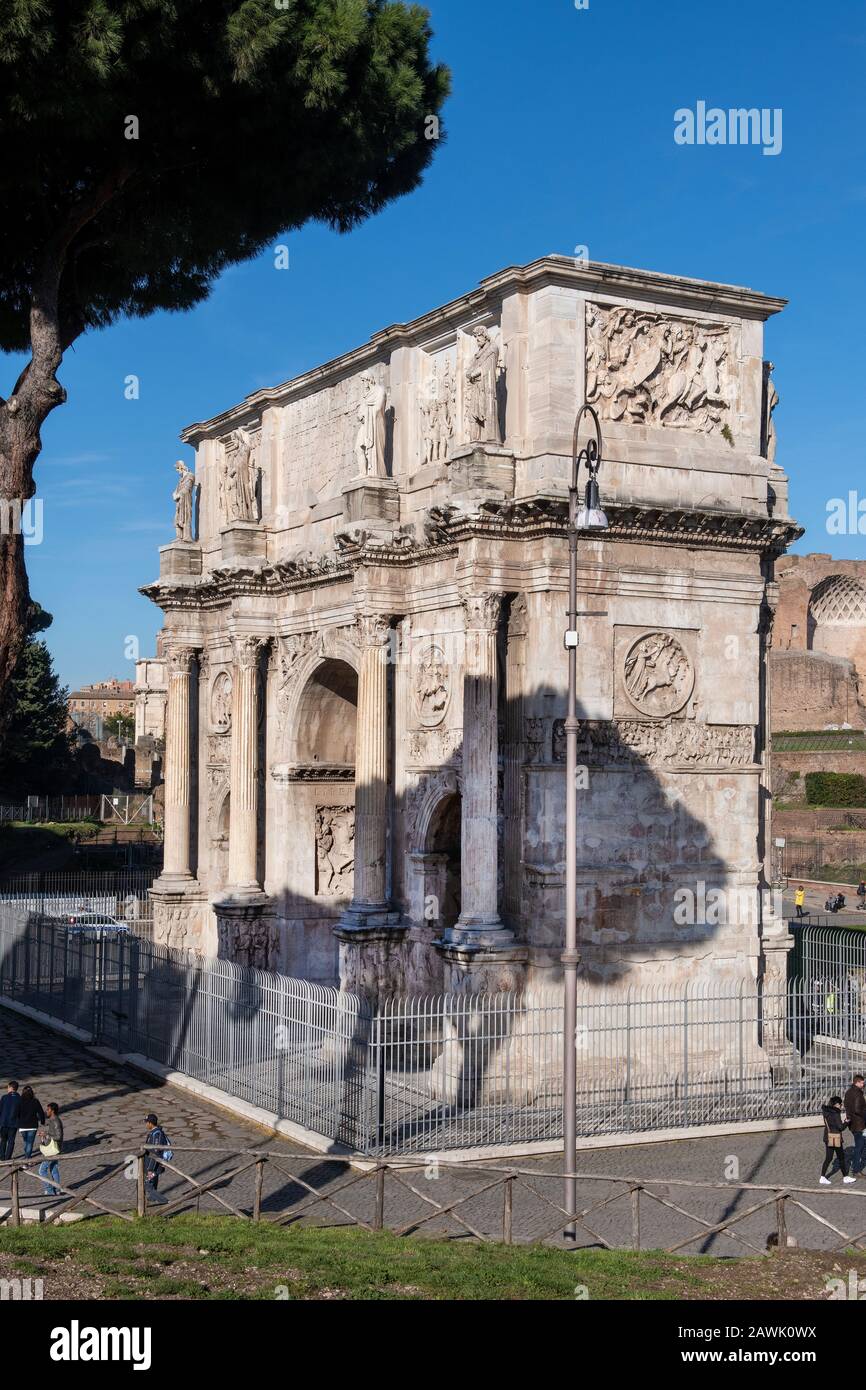 Konstantinsbogen, Triumphbogen von Kaiser Konstantin, Rom, Latium ...