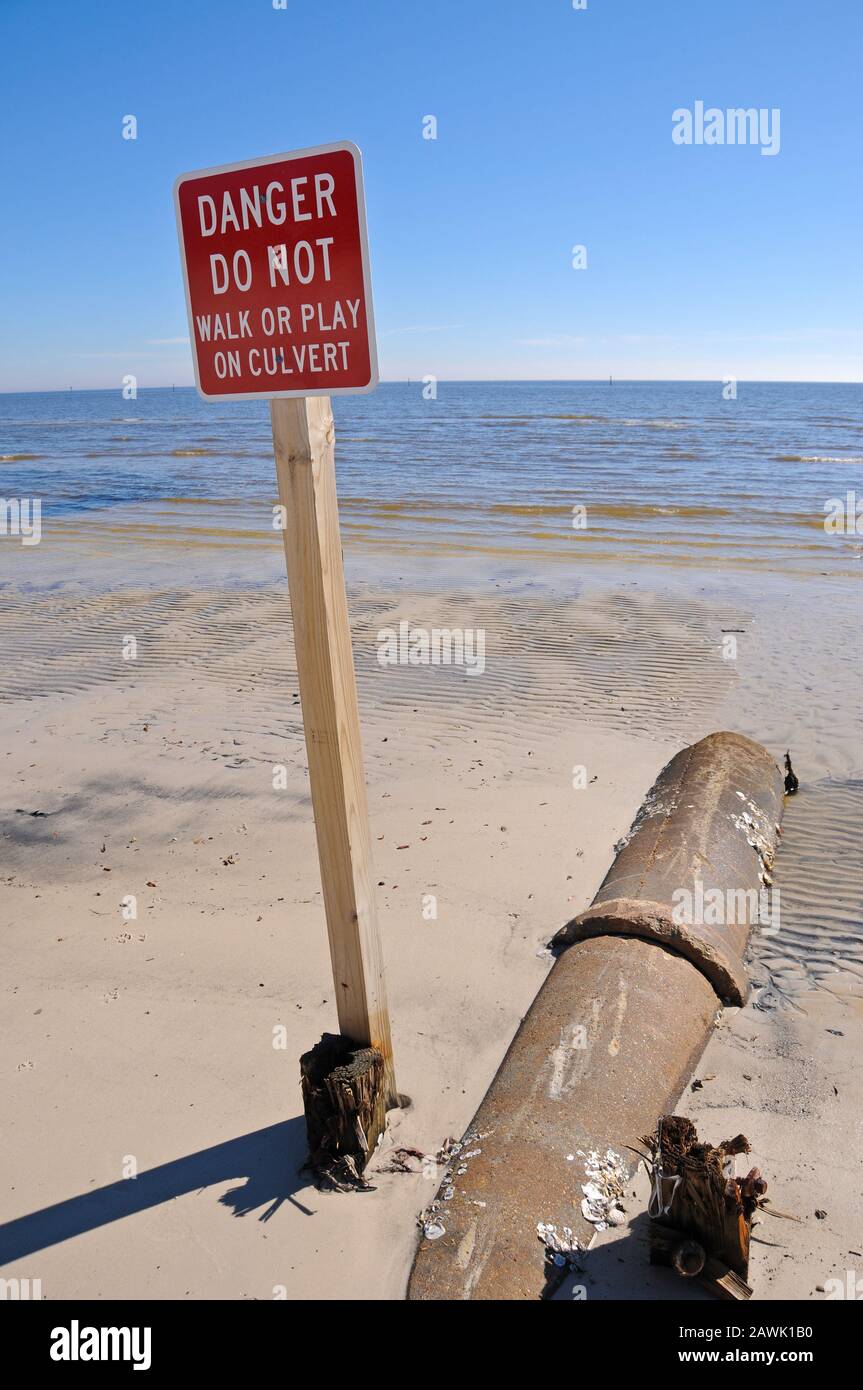 Culvert outfall hi-res stock photography and images - Alamy