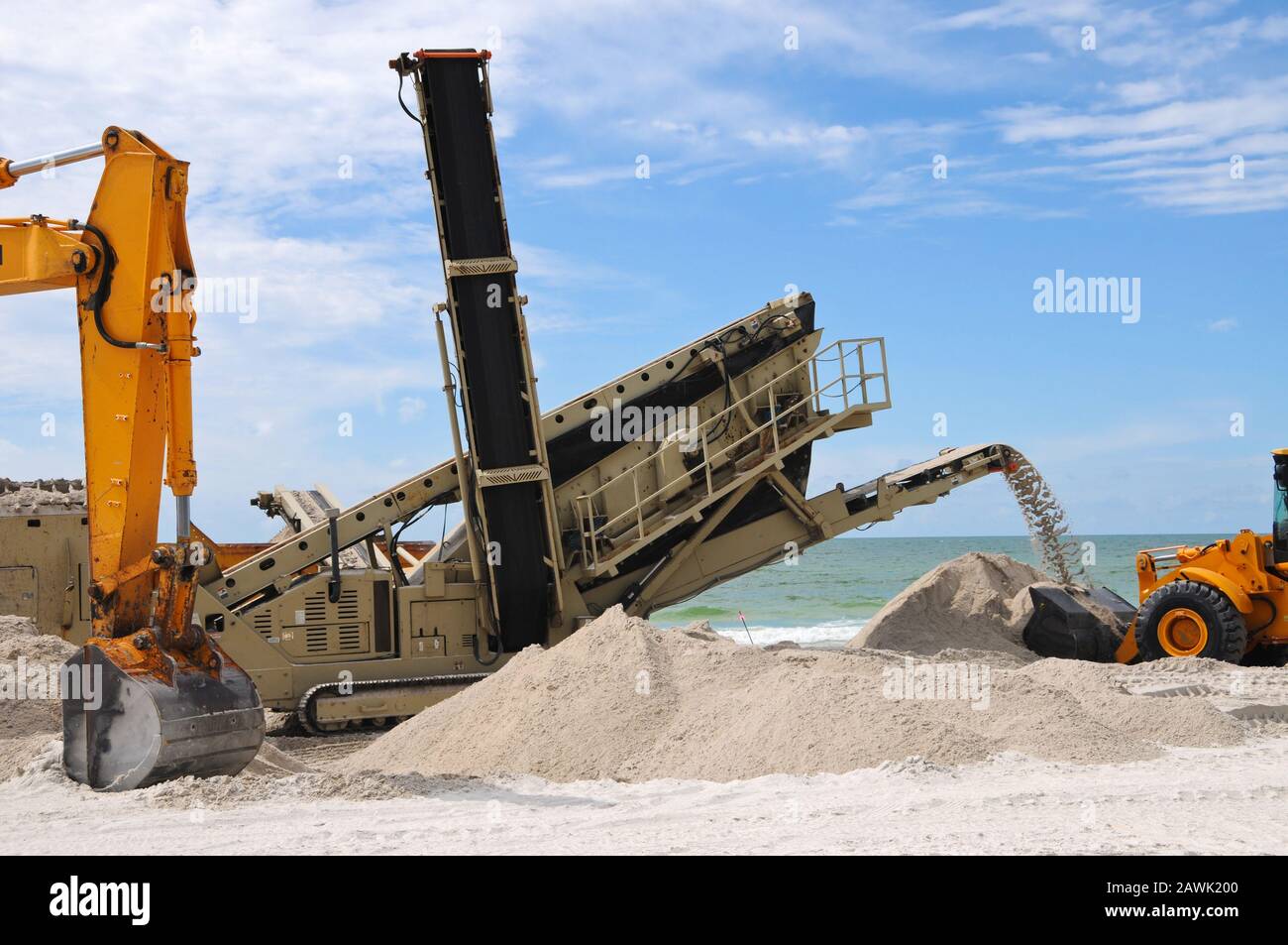 Replenish beach sand hi-res stock photography and images - Alamy