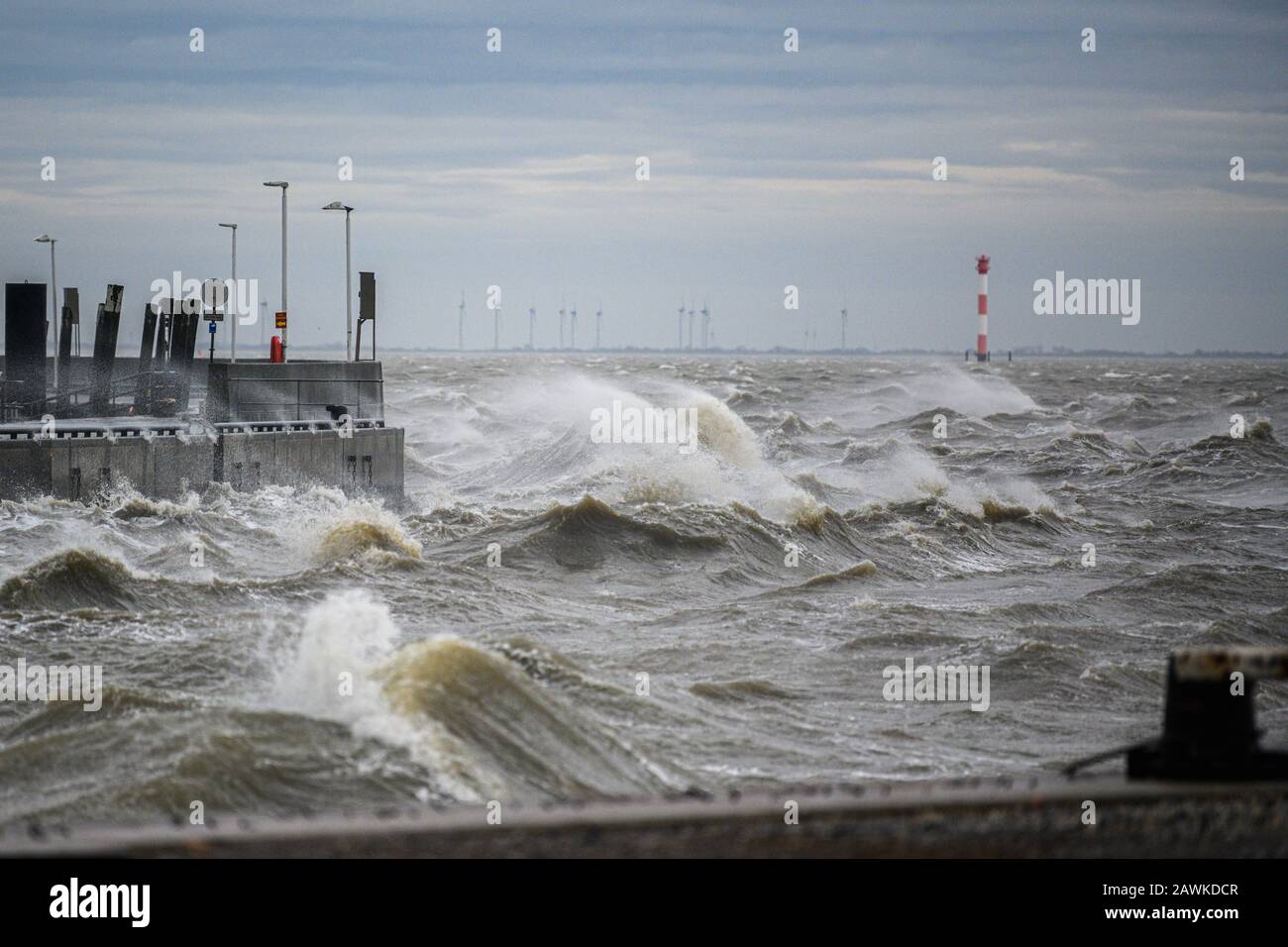 Wilhelmshaven, Germany. 09th Feb, 2020. On the North Sea coast of ...