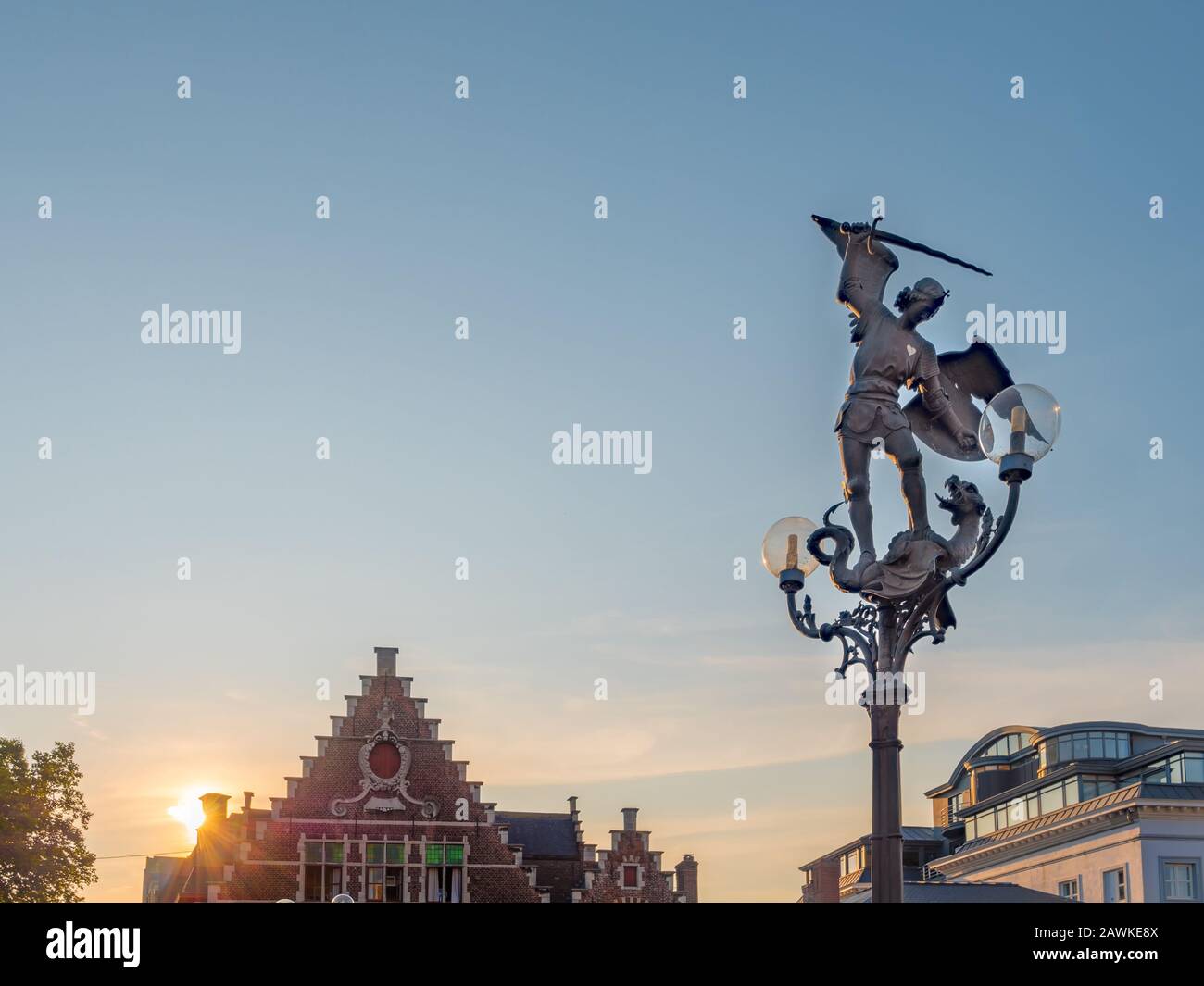 St michael slaying the dragon hi-res stock photography and images - Alamy