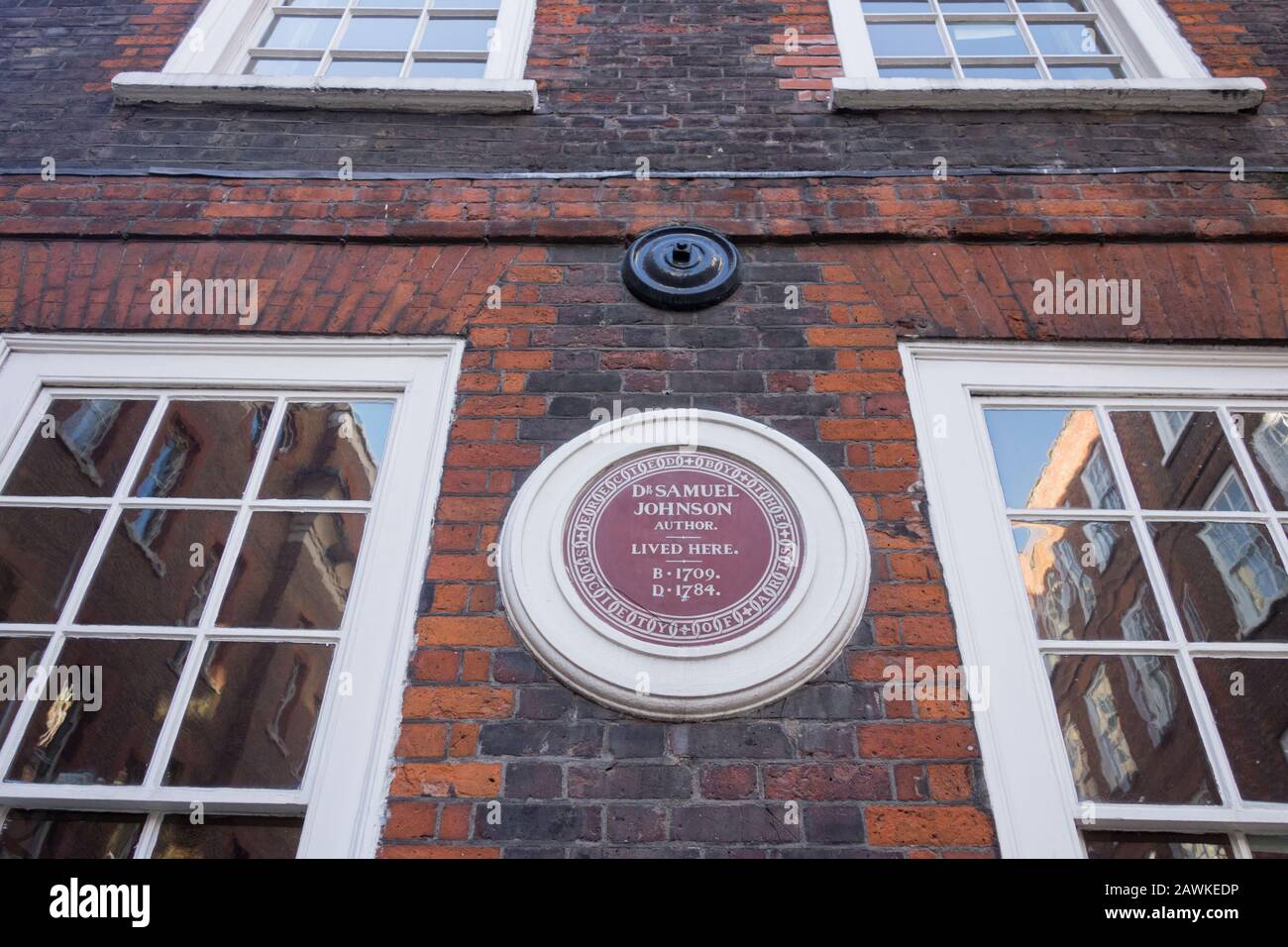 Plaque outside Dr Samuel Johnson's House, Gough Square, London, EC4 ...
