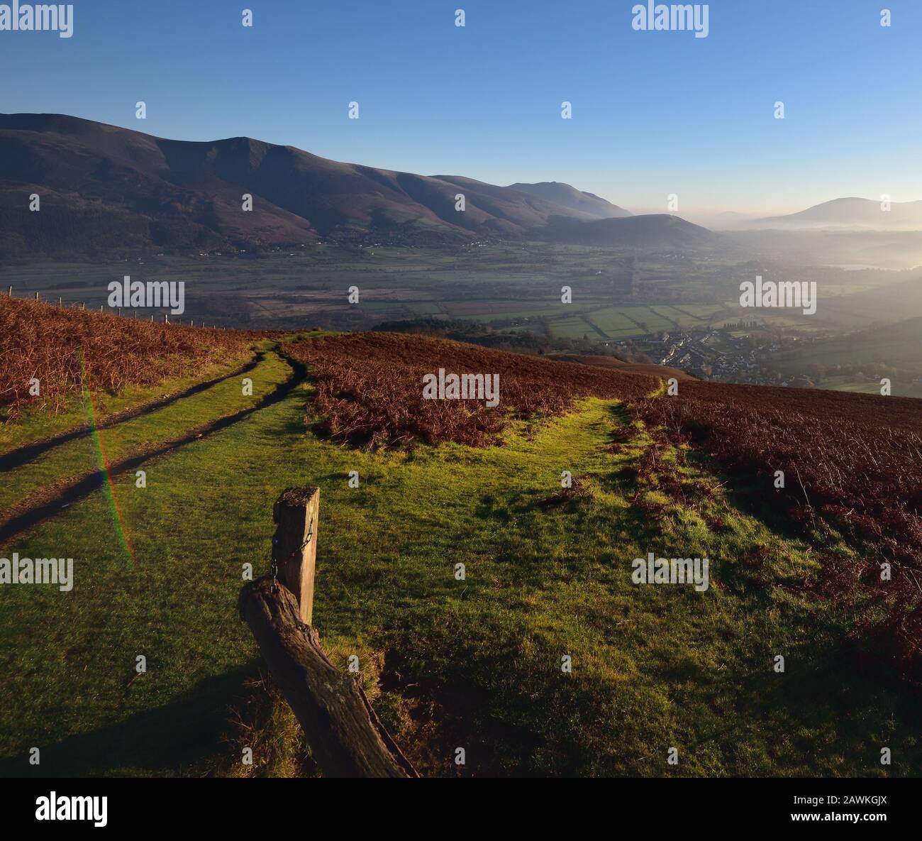Winter sunlight and mist over the valley of Keswick Stock Photo - Alamy