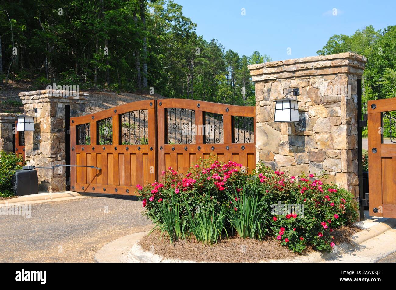 Residential gated entrance hi-res stock photography and images - Alamy