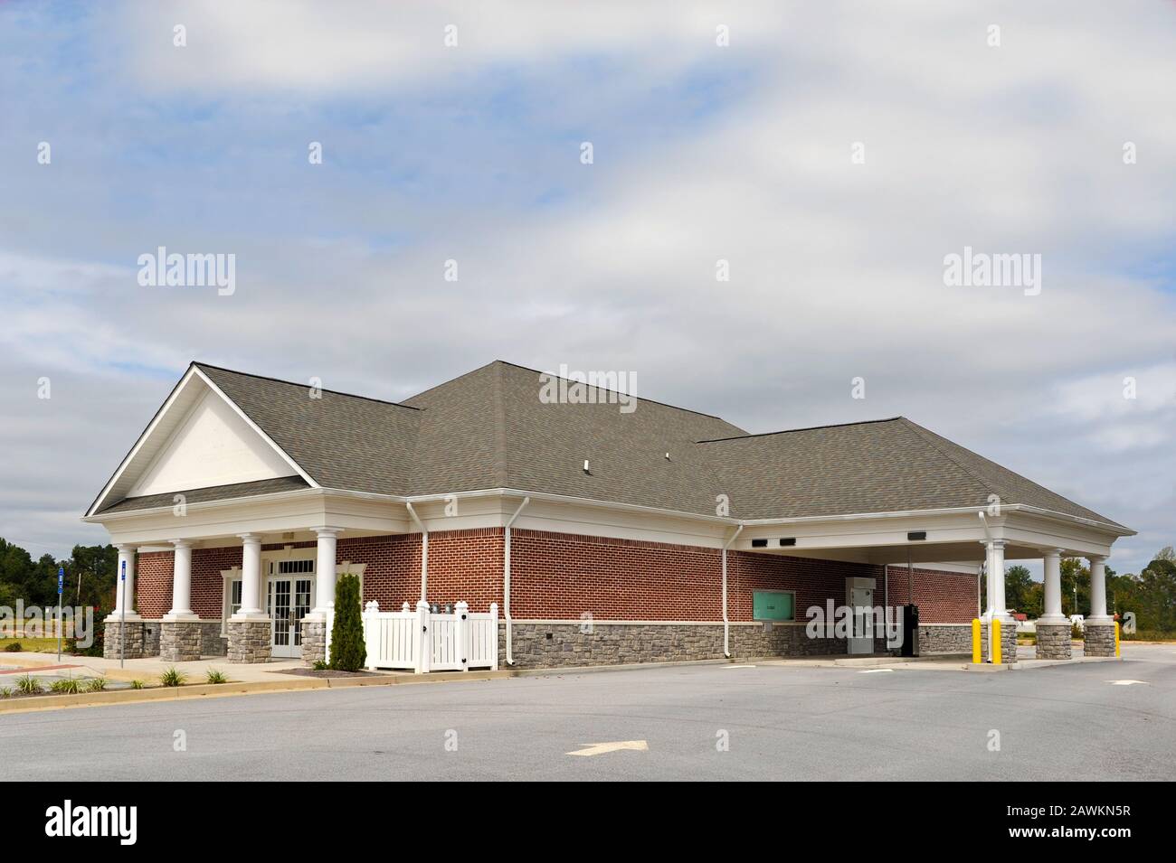 Bank building for sale hi-res stock photography and images - Alamy