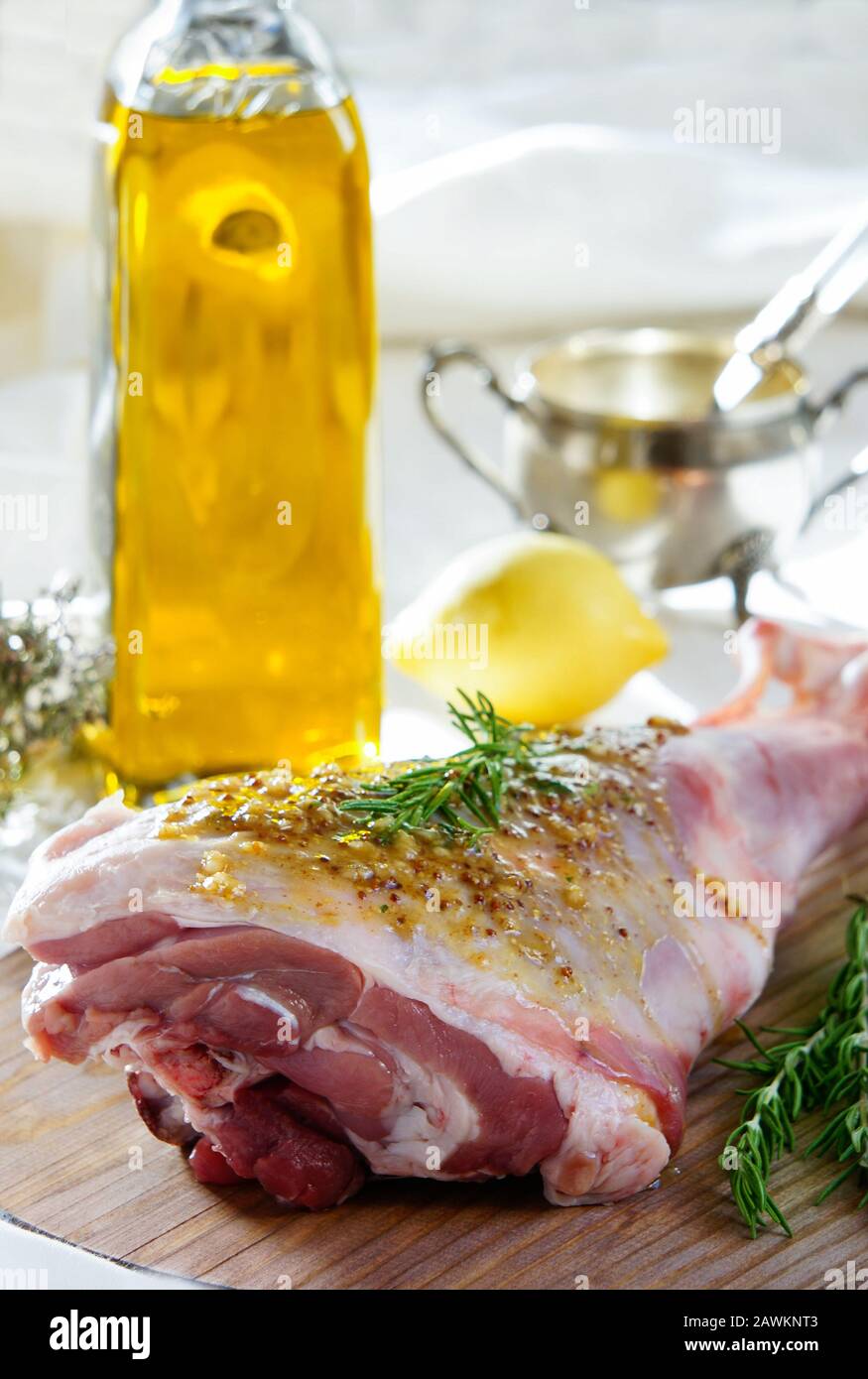 lamb leg raw with olive oil and mustard seeds marinade Stock Photo - Alamy