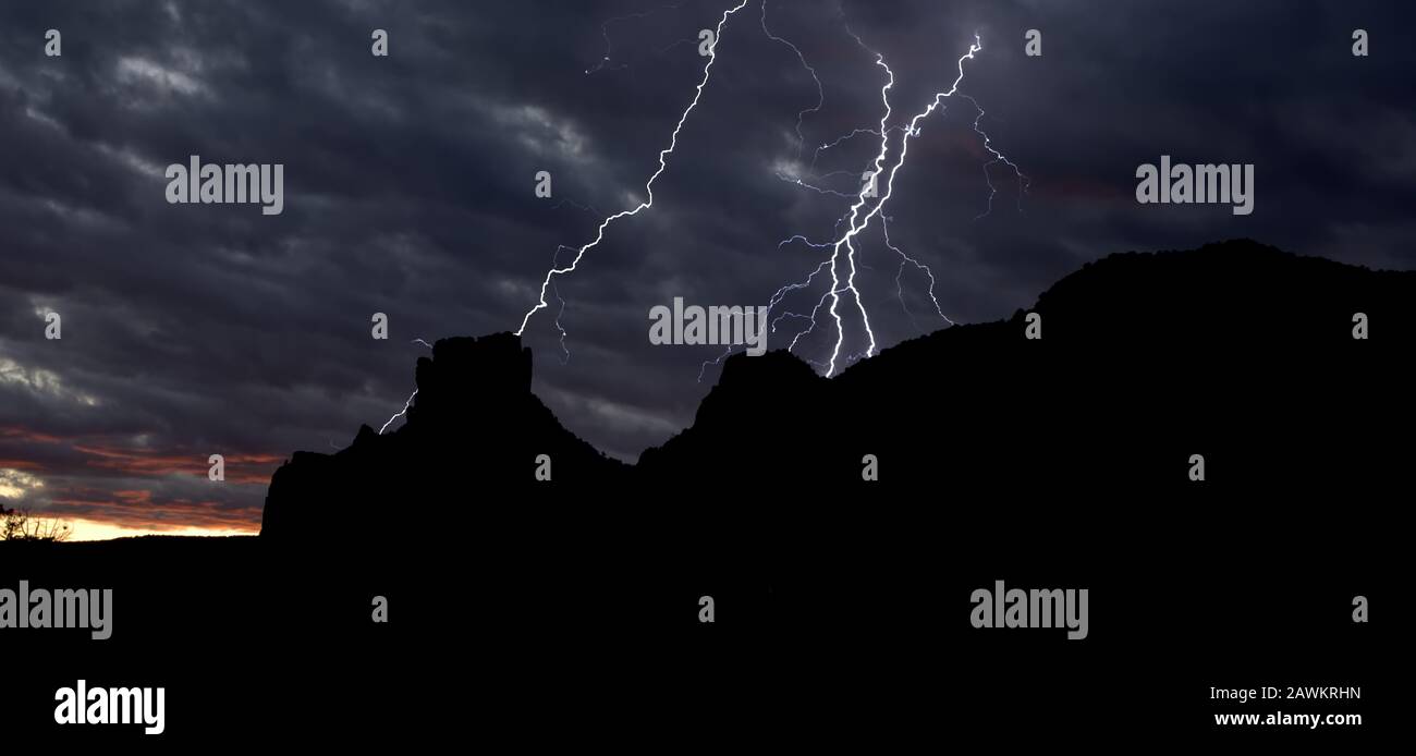 Lightning storm castle hi-res stock photography and images - Alamy