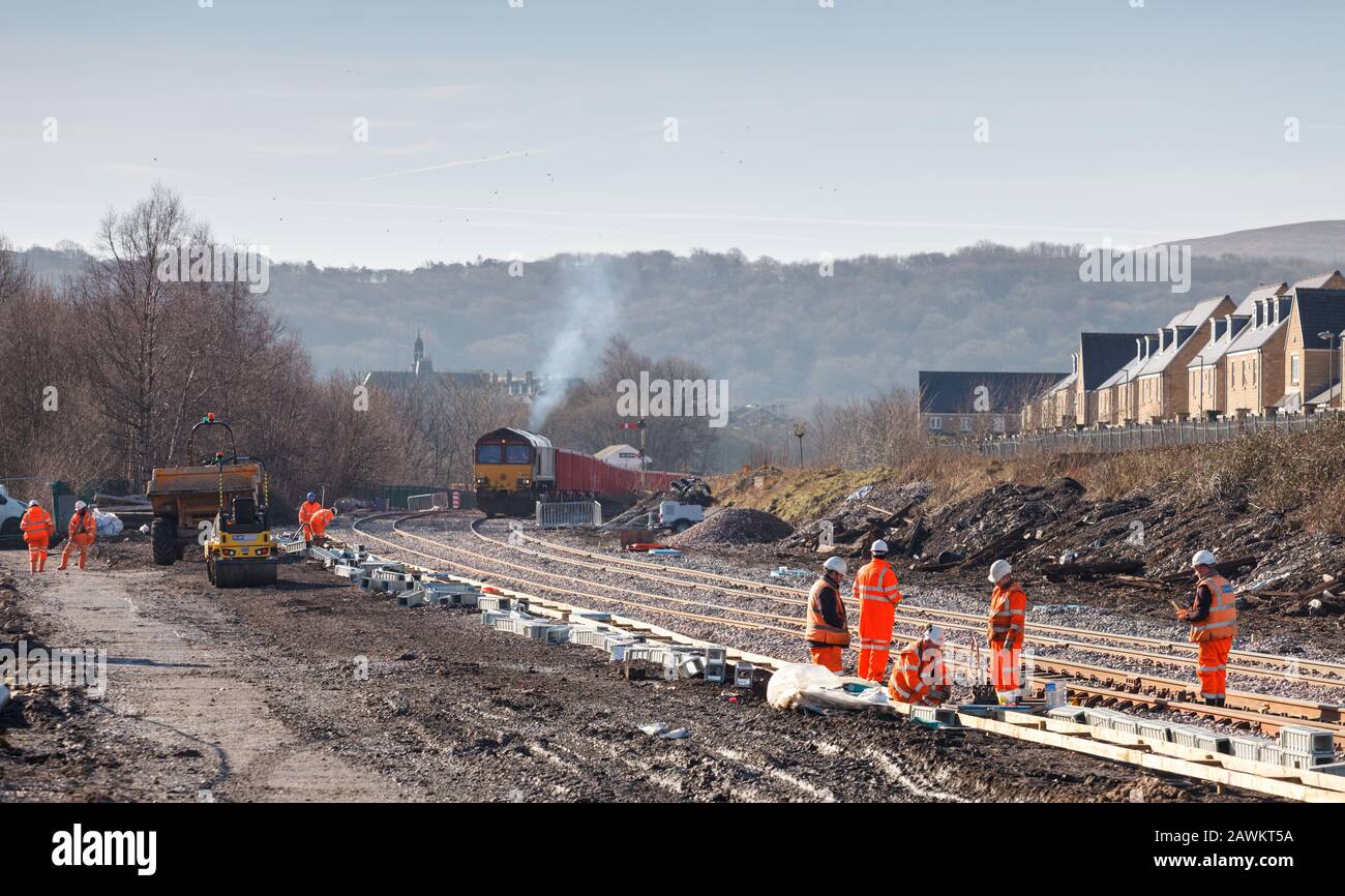 Buxton, Derbyshire DB cargo class 66 locomotive 66054 arriving to run ...