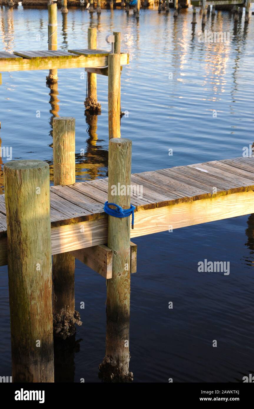 Boat docks at the ocean marina Stock Photo - Alamy