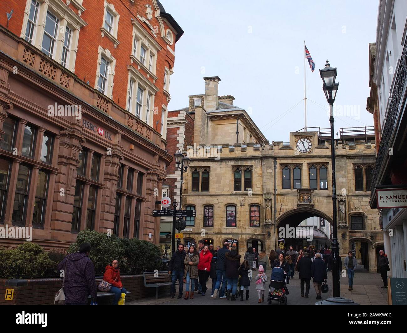 Lincoln stonebow guildhall high street hi-res stock photography and ...