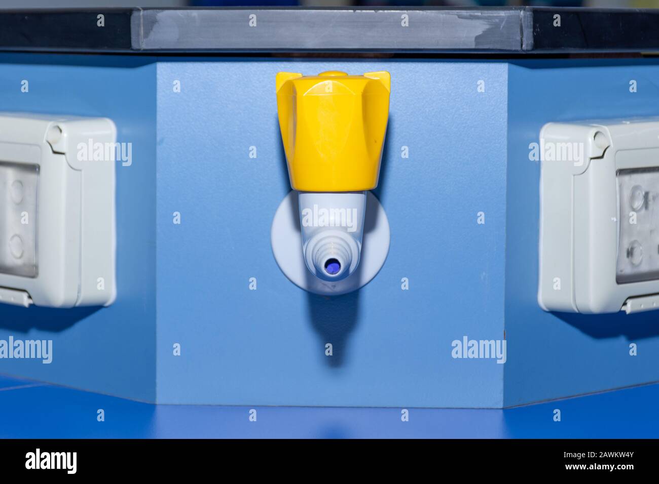 Lab pipes hi-res stock photography and images - Alamy