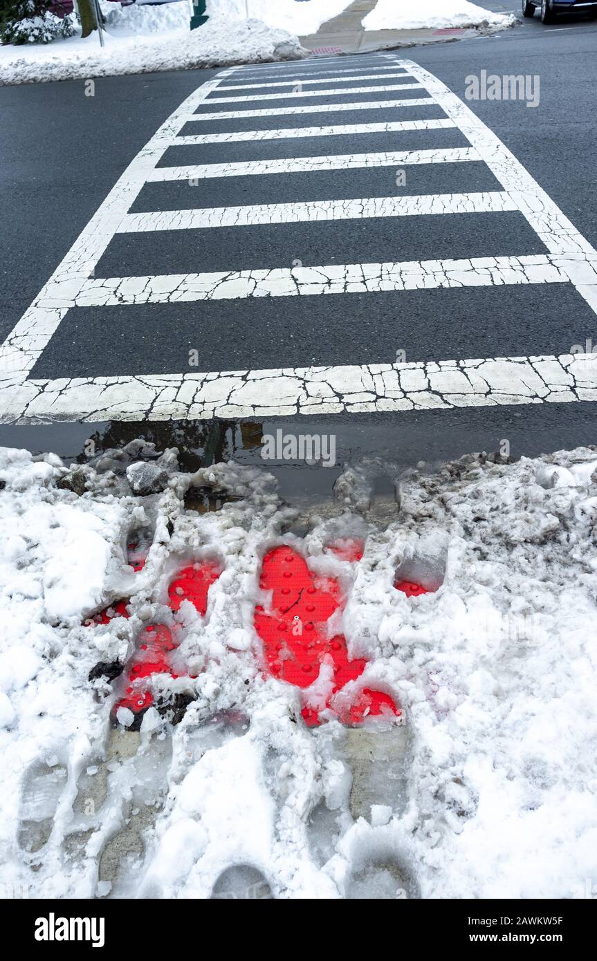 Pedestrian crossing street winter hi-res stock photography and images ...